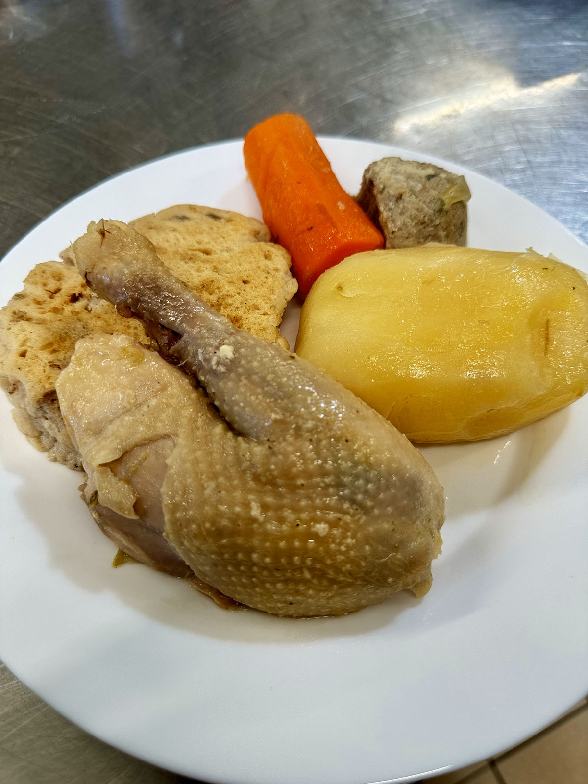 Poule farcie de Les traiteurs du ceou à SARLAT-LA-CANÉDA